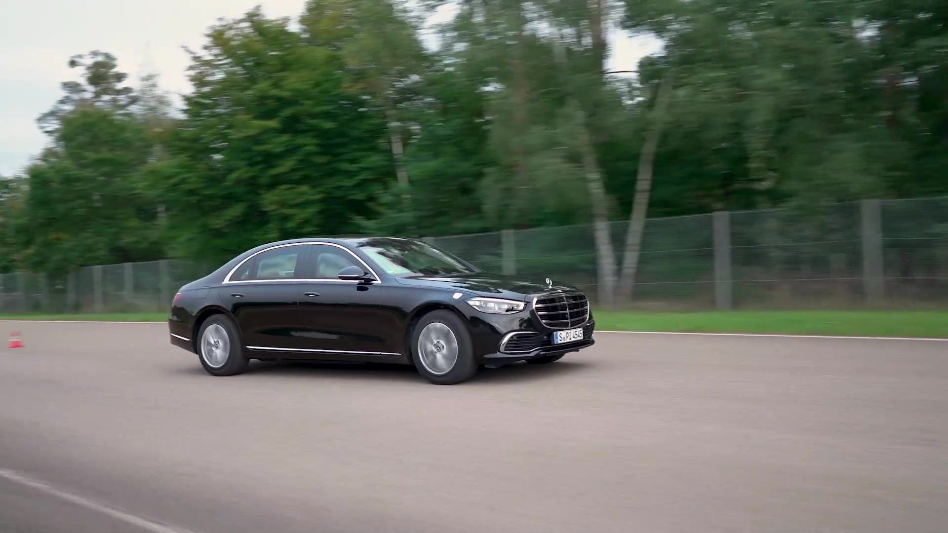 Der neue Mercedes-Benz S 680 GUARD 4MATIC - erste GUARD Limousine mit ...