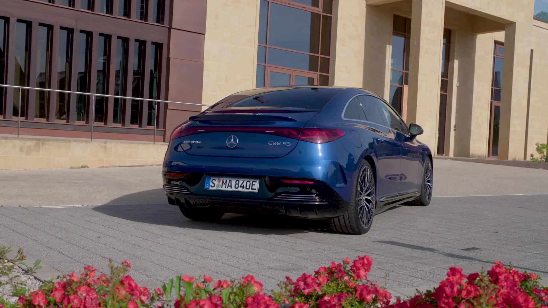 Mercedes-AMG EQE 53 4MATIC Exterior Design in Spectral blue