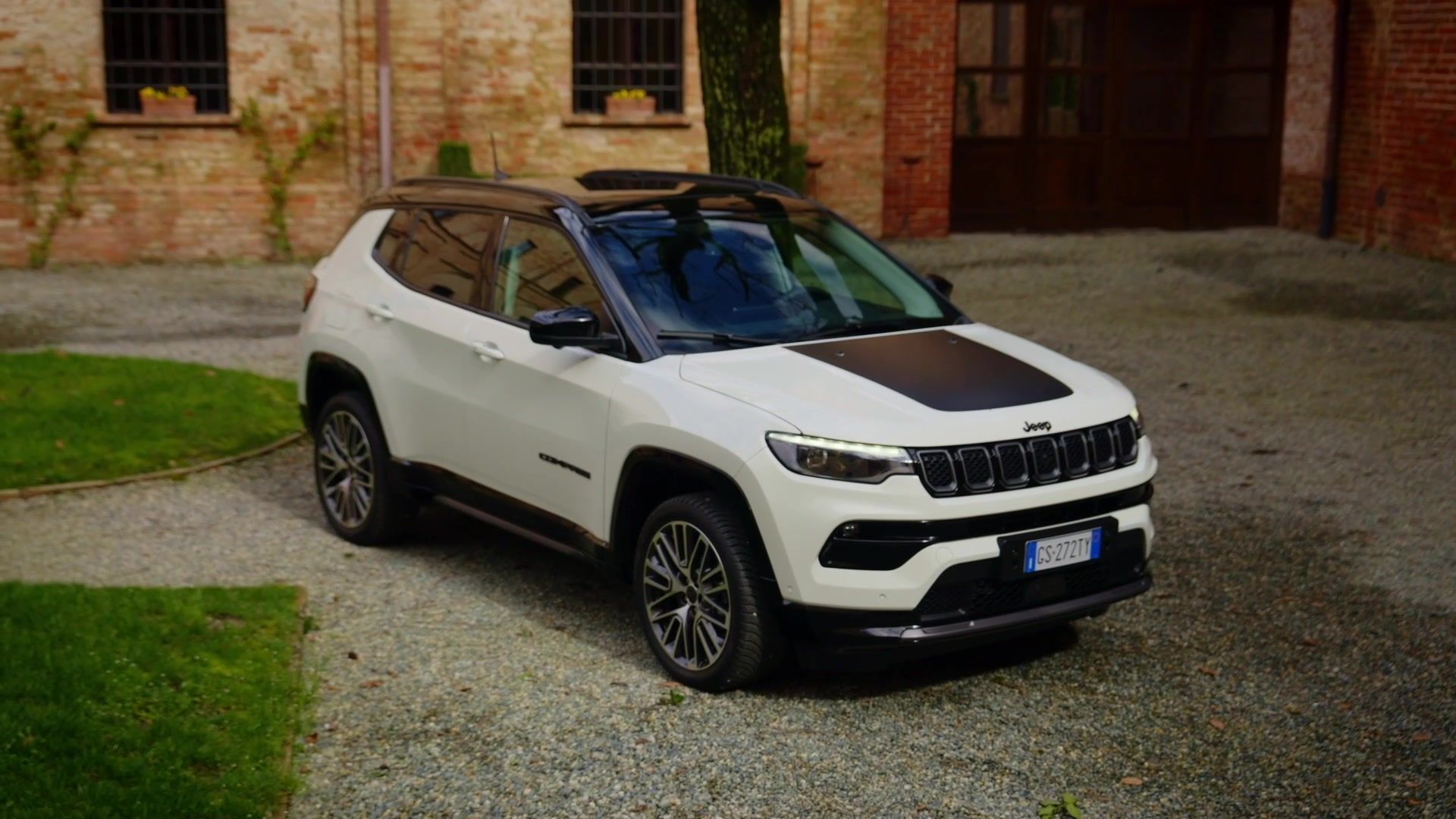 2024 Jeep® Compass e-hybrid Exterior Design