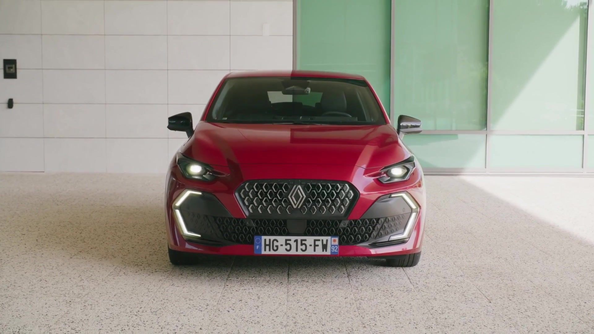 Video: Renault Clio full hybrid E-Tech Techno Design Preview in ...