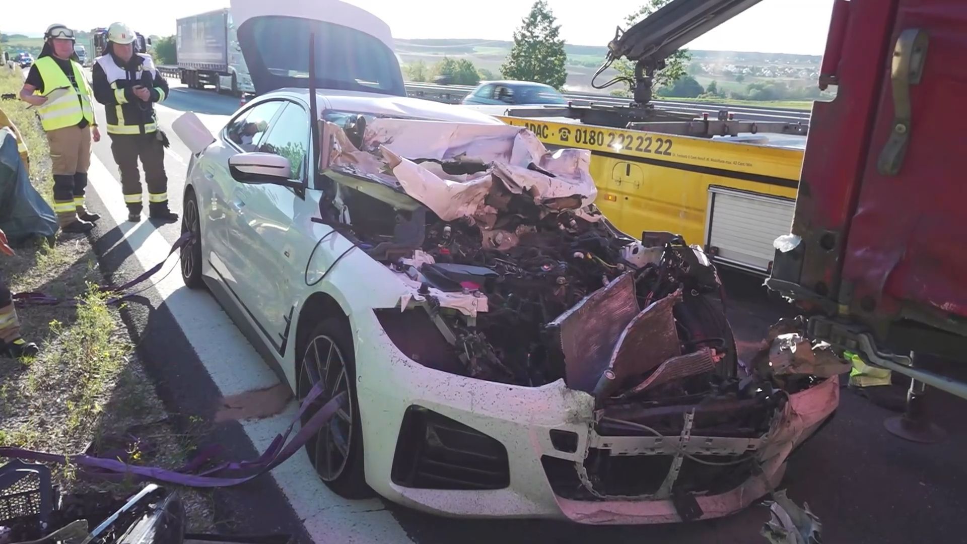 Schwerer Unfall auf A70: Auto kracht in Lkw - Unfallverursacher begeht Fahrerflucht