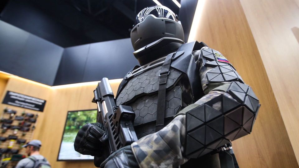 Russisches Militär will Exoskelette für Soldaten testen - BuzzClips